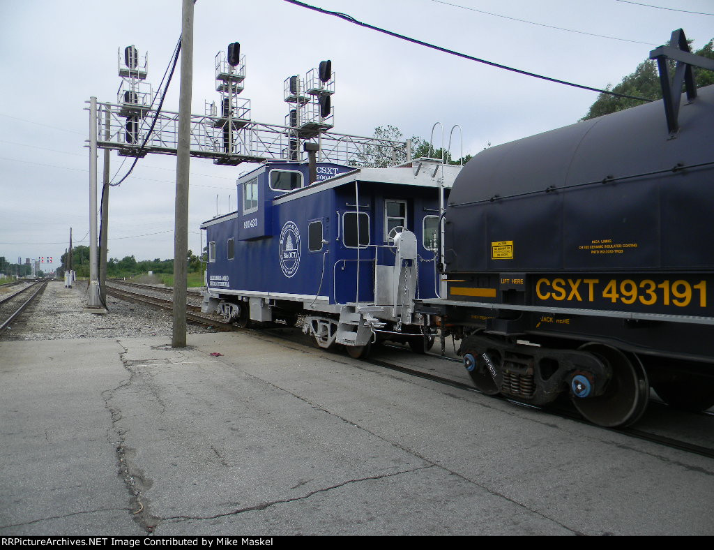 CSX 1516 @ CABOOSE 900433